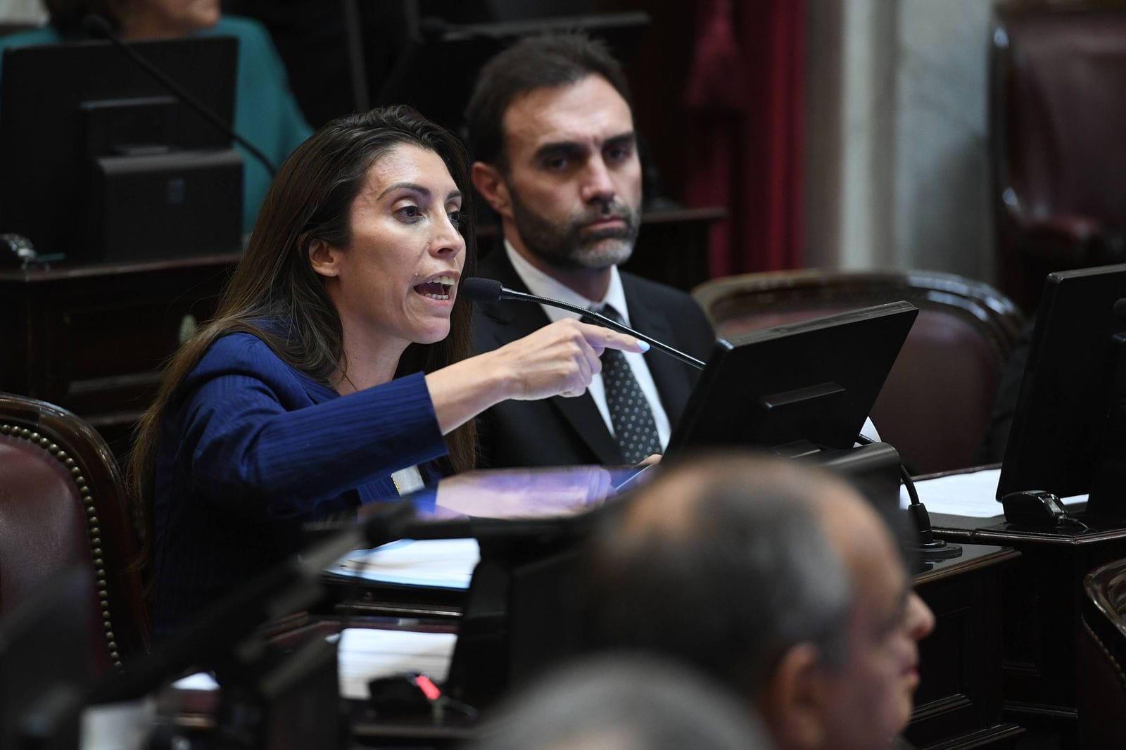 Florencia López: "Milei prometió en campaña que el ajuste lo pagaría la ...
